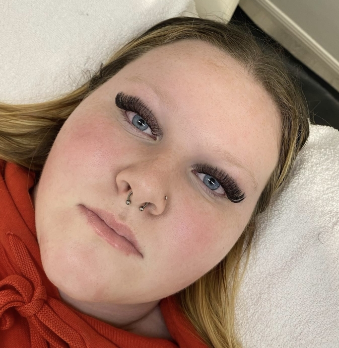 Schedule Appointment with Leanne's Luscious Lashes